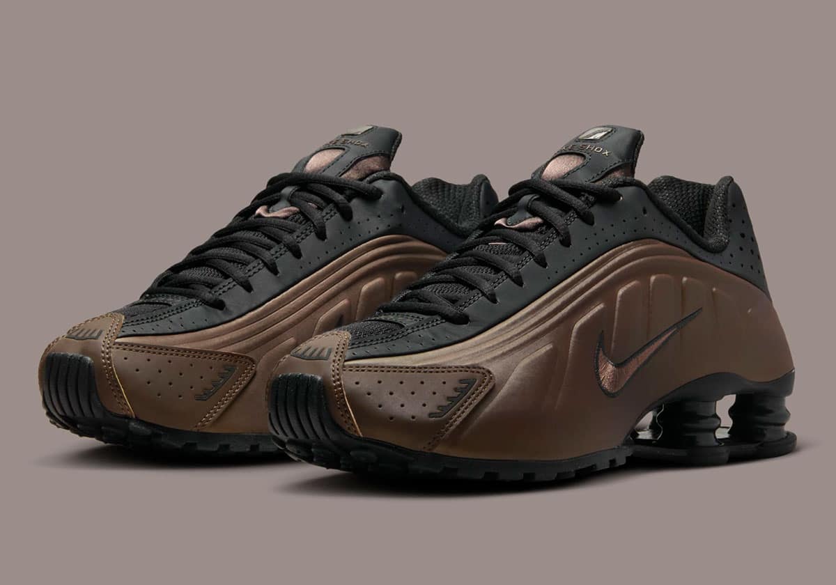 Nike Shox R4 "Off Noir/Ironstone" AR3565-007 - HQZ